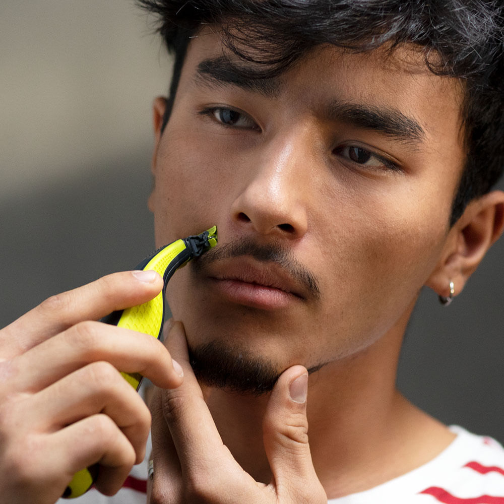 Barbeador Elétrico Philips - One Blade Light - Beemotion